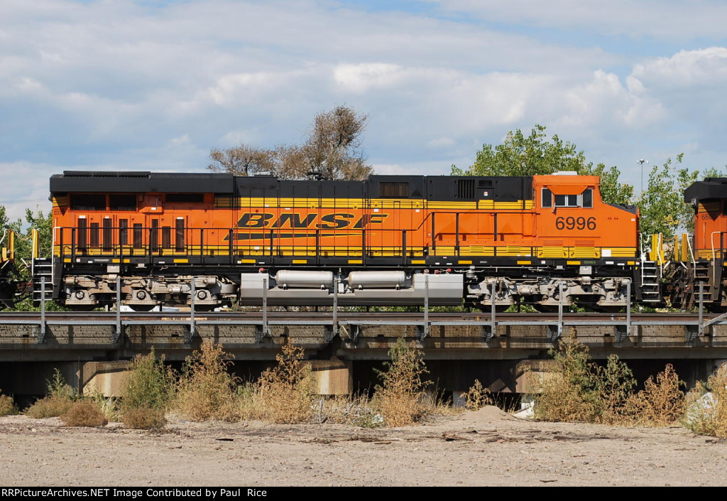 BNSF 6996